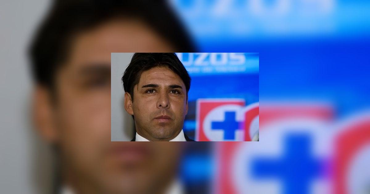 DT argentino Guillermo Rivarola cerca de ponerse el buzo celeste