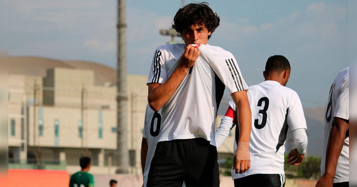 Pineau convirtió tremendo golazo ante Bolivia y besó el escudo de la ...