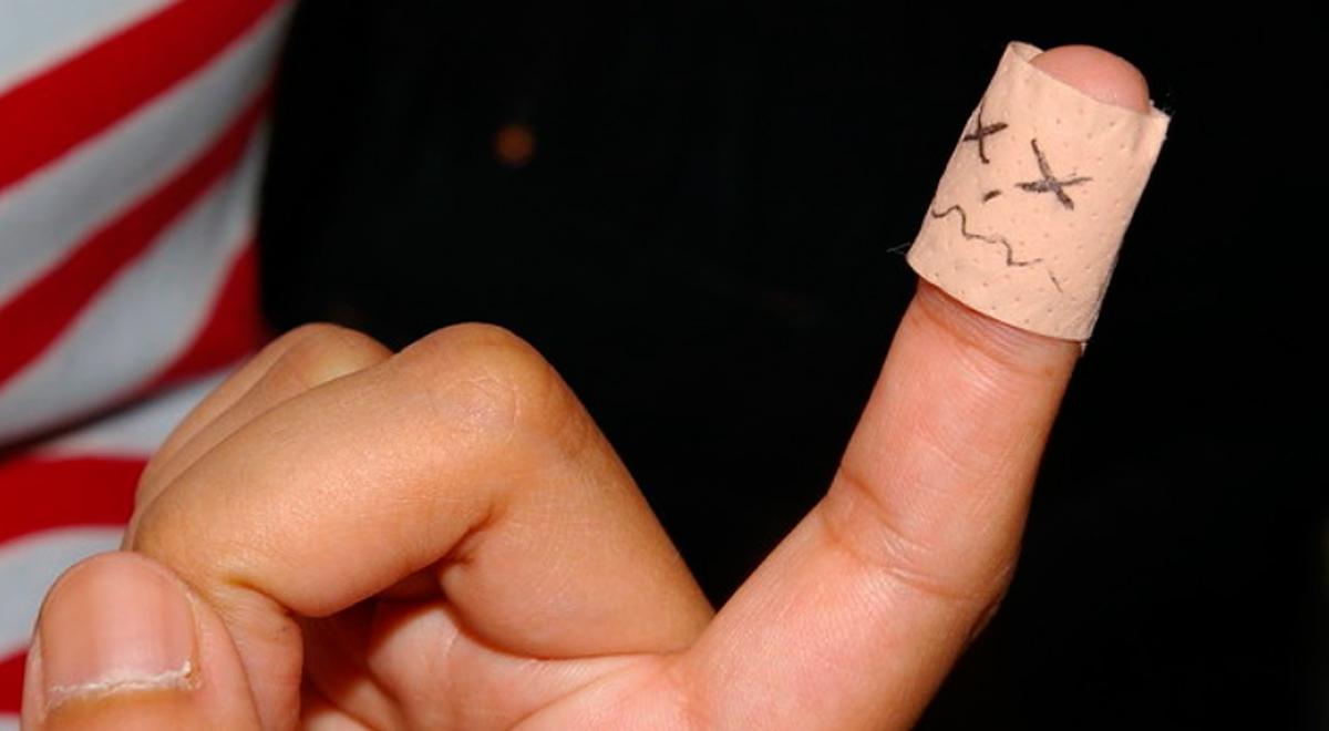 ¿Sabes cómo utilizar una curita de tal forma que nunca se te salga? El ...