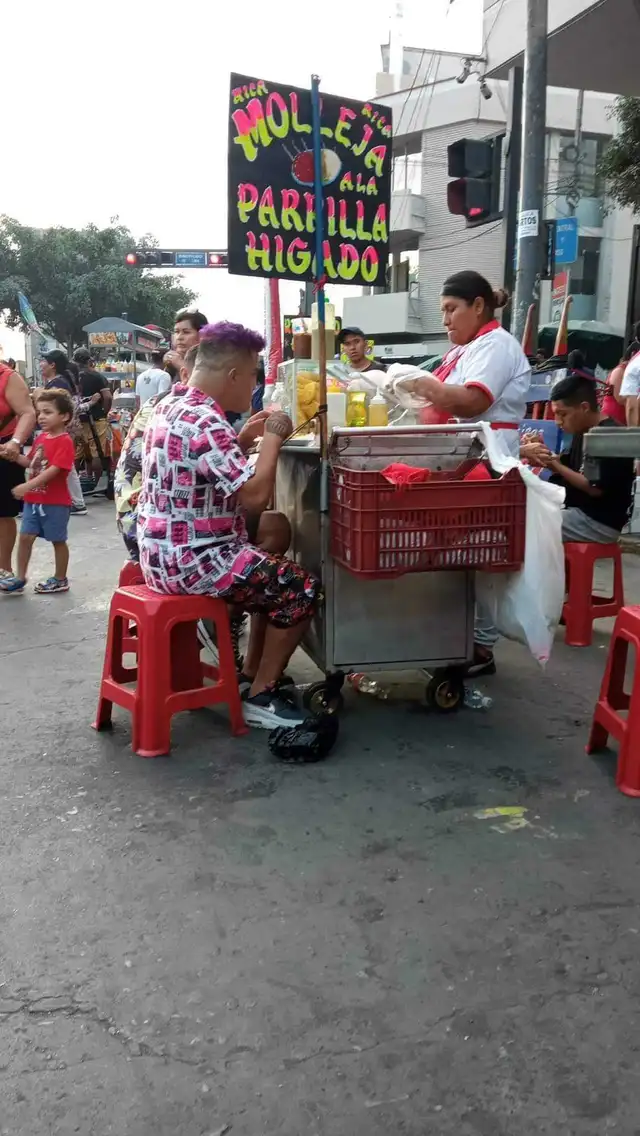 Captan a Makanaky comiendo higadito frito y fans lo veneran: "Humilde ...