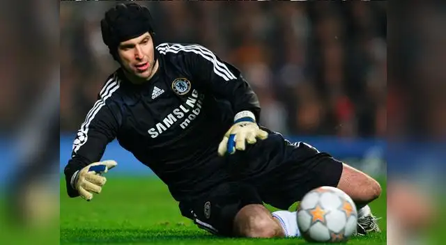 PSG y Mónaco tras los pasos del portero checo Petr Cech