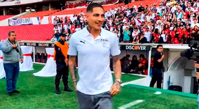Paolo Guerrero fue presentado en Liga de Quito: ceremonia ...
