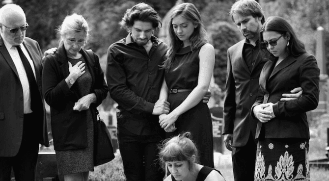 ¿Por qué las personas se visten de negro en los funerales?